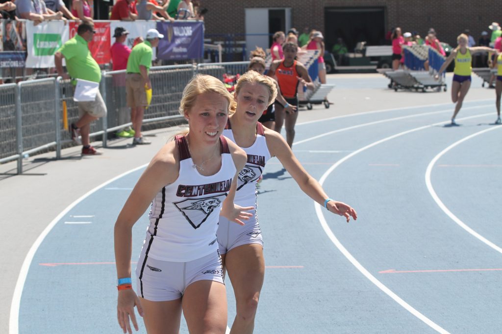 Hawkettes win 4×1 prelim, crack Iowa’s all-time top-10 list