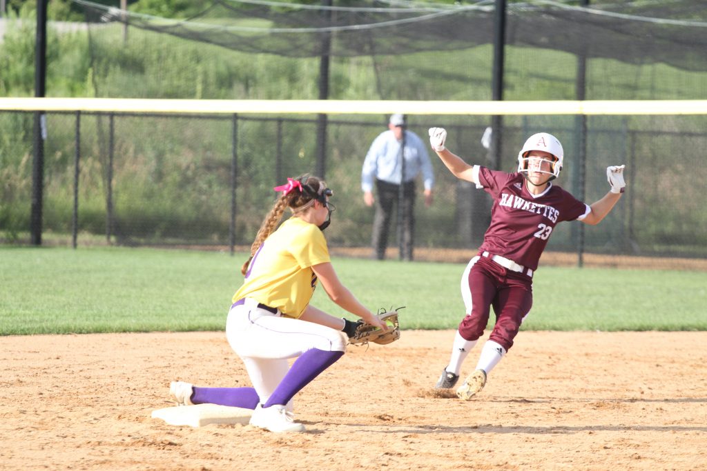 Magical season continues for Hawkettes with 2 extra-inning wins over Waukee