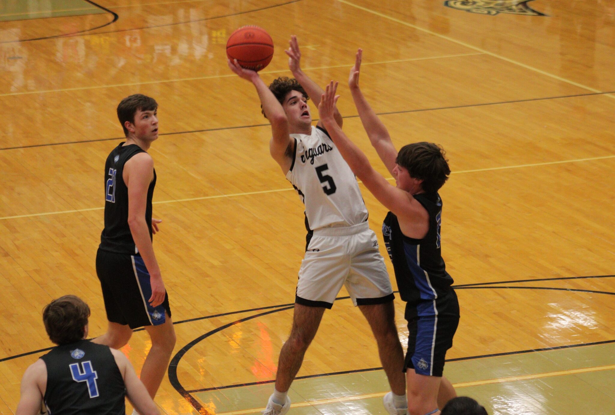 No. 1 Wolves win showdown against Centennial boys behind Sandfort’s 28