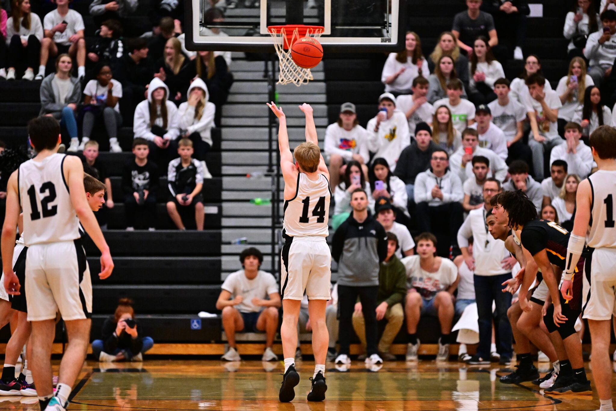 A COMEBACK FOR THE AGES: Jaguars rally from 25 down to edge Ankeny boys