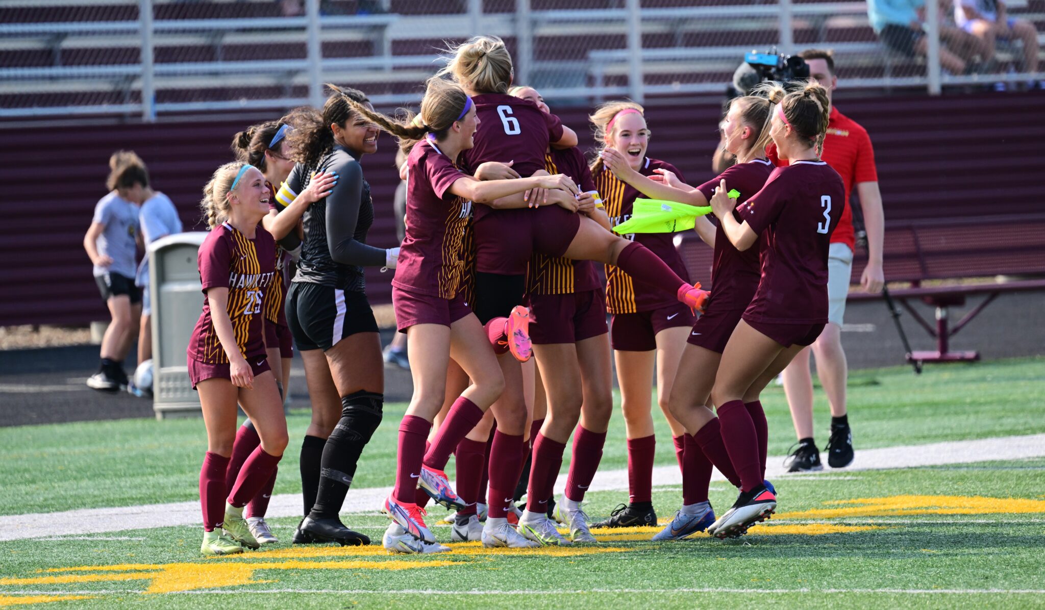 Depleted Hawkettes beat Urbandale again, earn another trip to state tourney