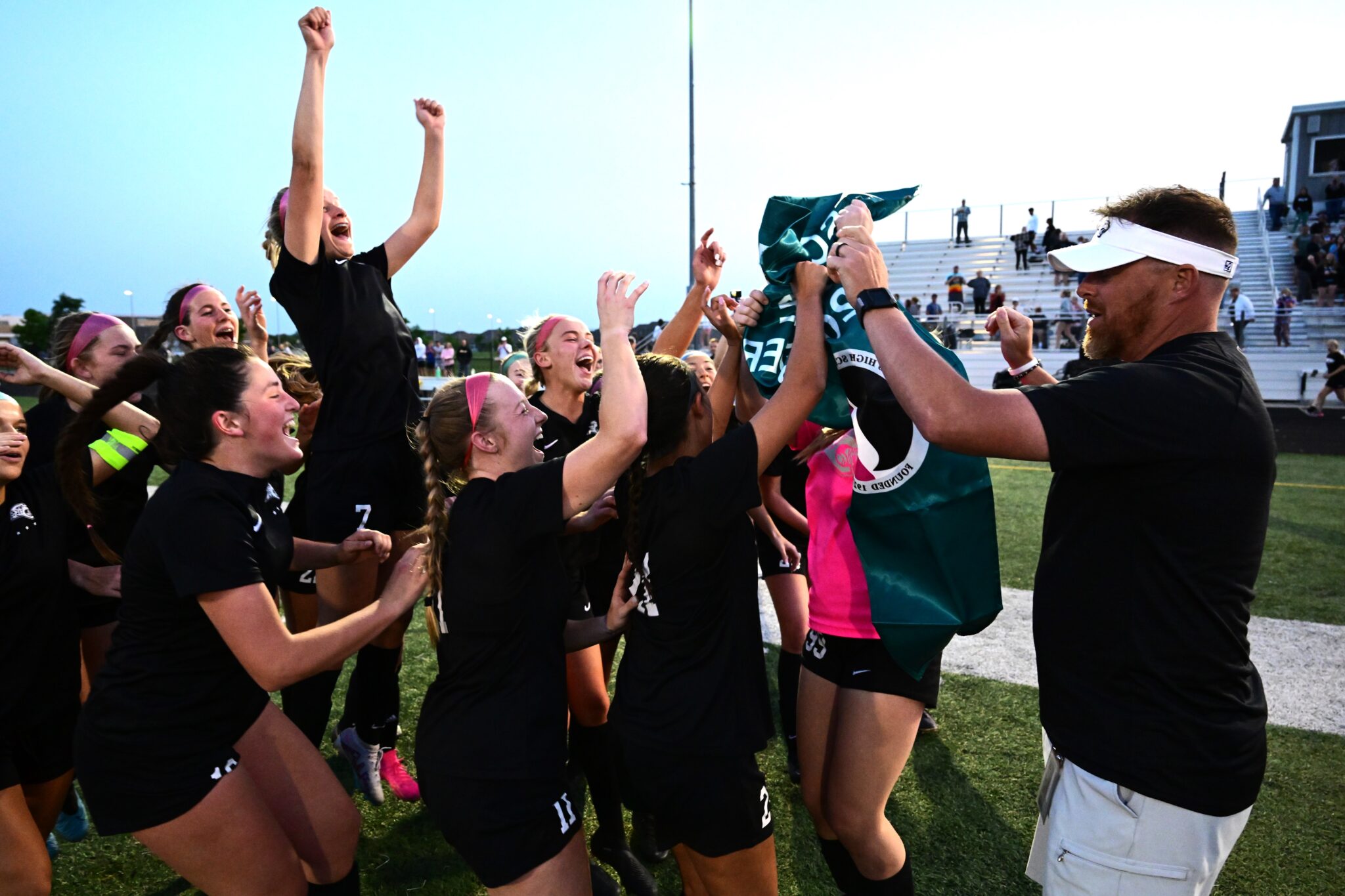Jaguars shut down Bettendorf star, advance to state tourney with 2-0 win