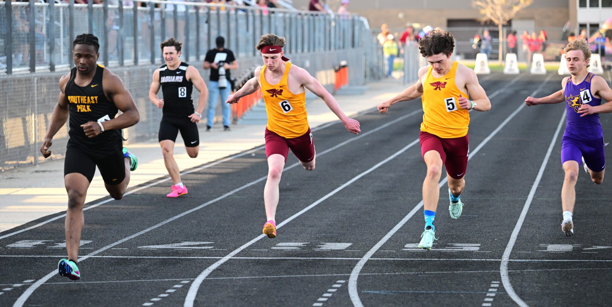 Hawks break school record in 4×100 relay, while Zuber sets mark in 800