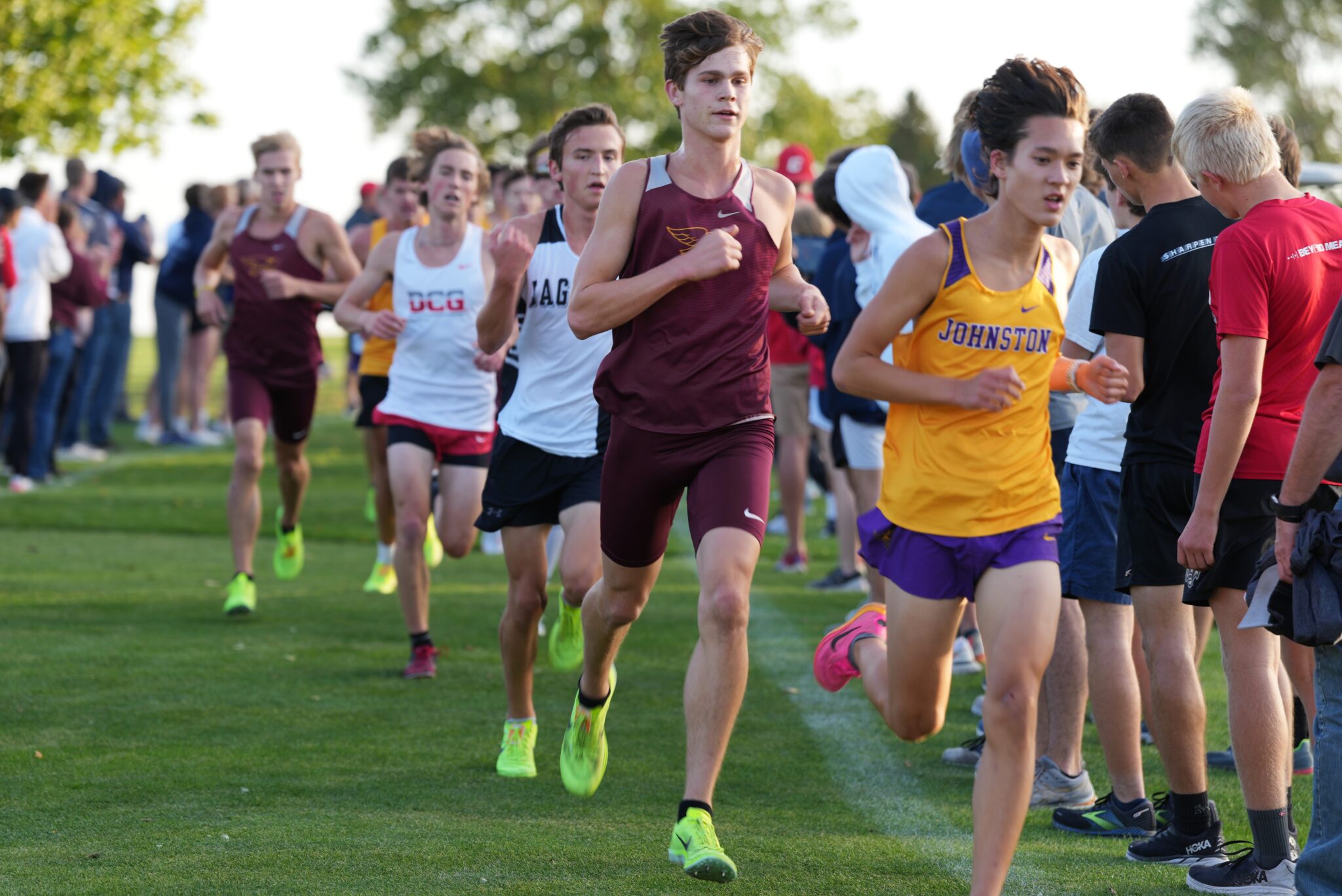 Zuber edges Kifle to win Fort Dodge Invite, leads Hawks to runner-up finish