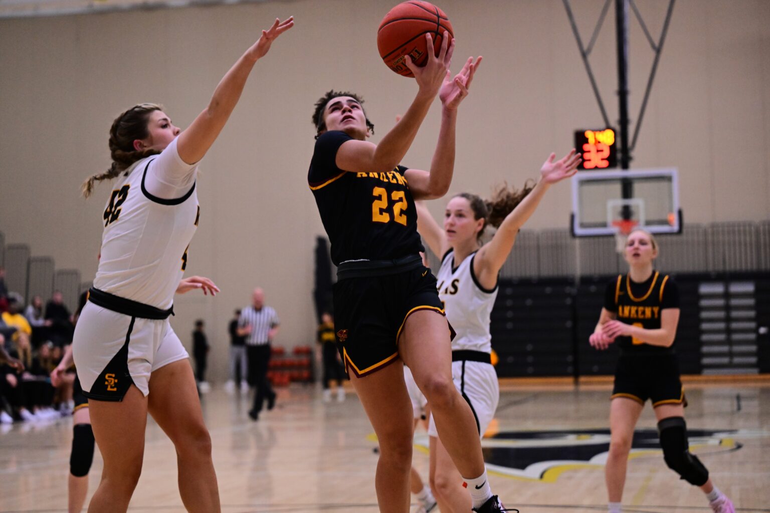 Gage returns to lineup, helps Williams, Hawkettes to historic win at S ...