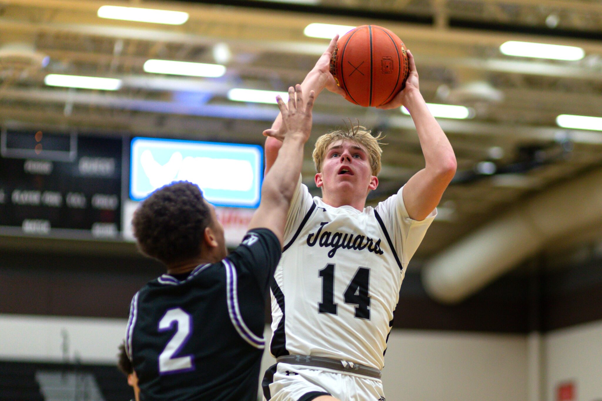 Winkel scores career-high 34, outduels Uecker in Jaguars’ win over ...