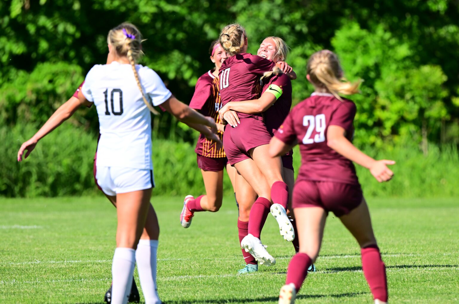 ‘Our defense played amazing’: Hawkettes shut down Waukee, advance to semis