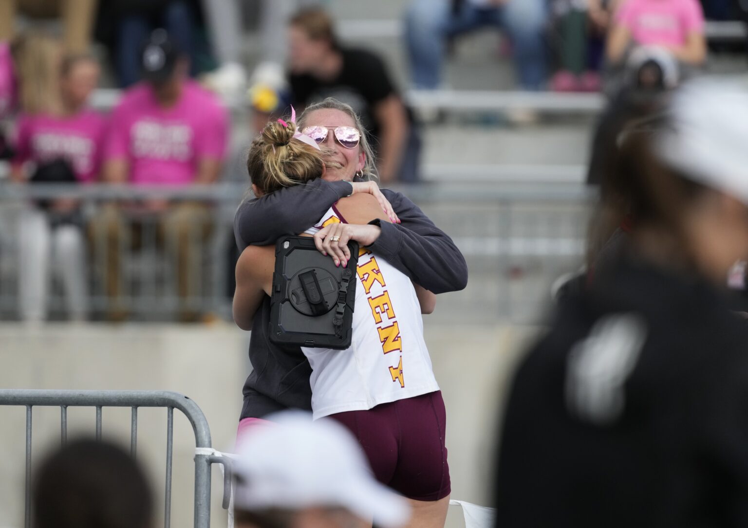 Hanfelt captures state title in high jump; Hawkettes take early lead in ...