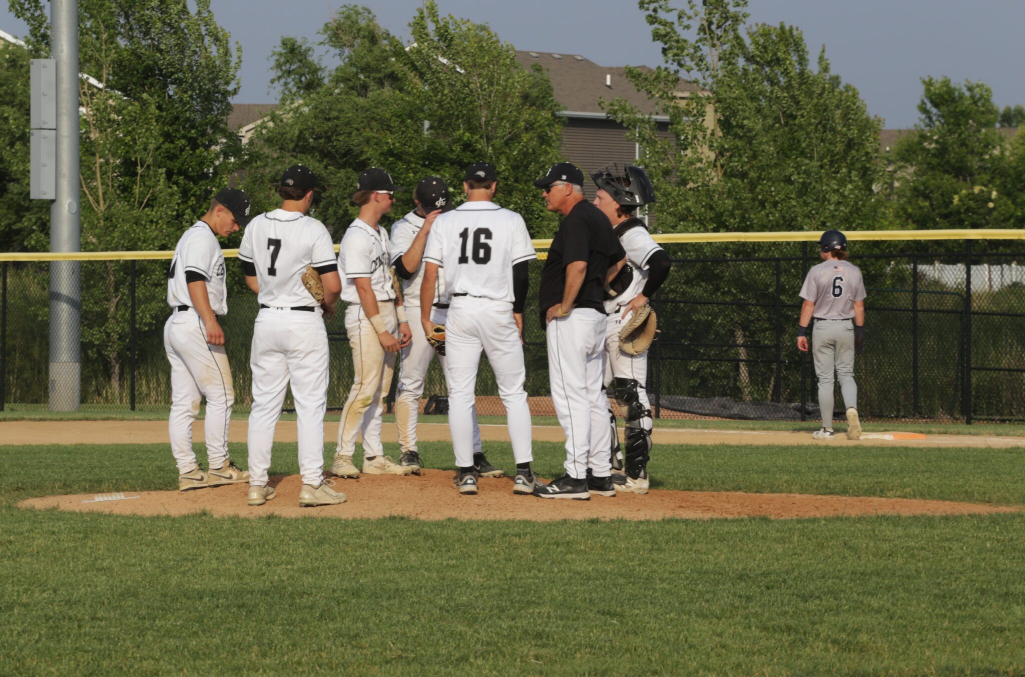 Valley baseball team defeats Jaguars, moves into 3-way tie atop conference