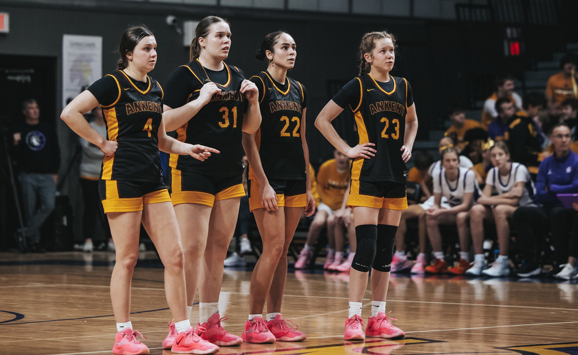 ‘She was all over the court’: Williams scores 27, leads Hawkettes past ...
