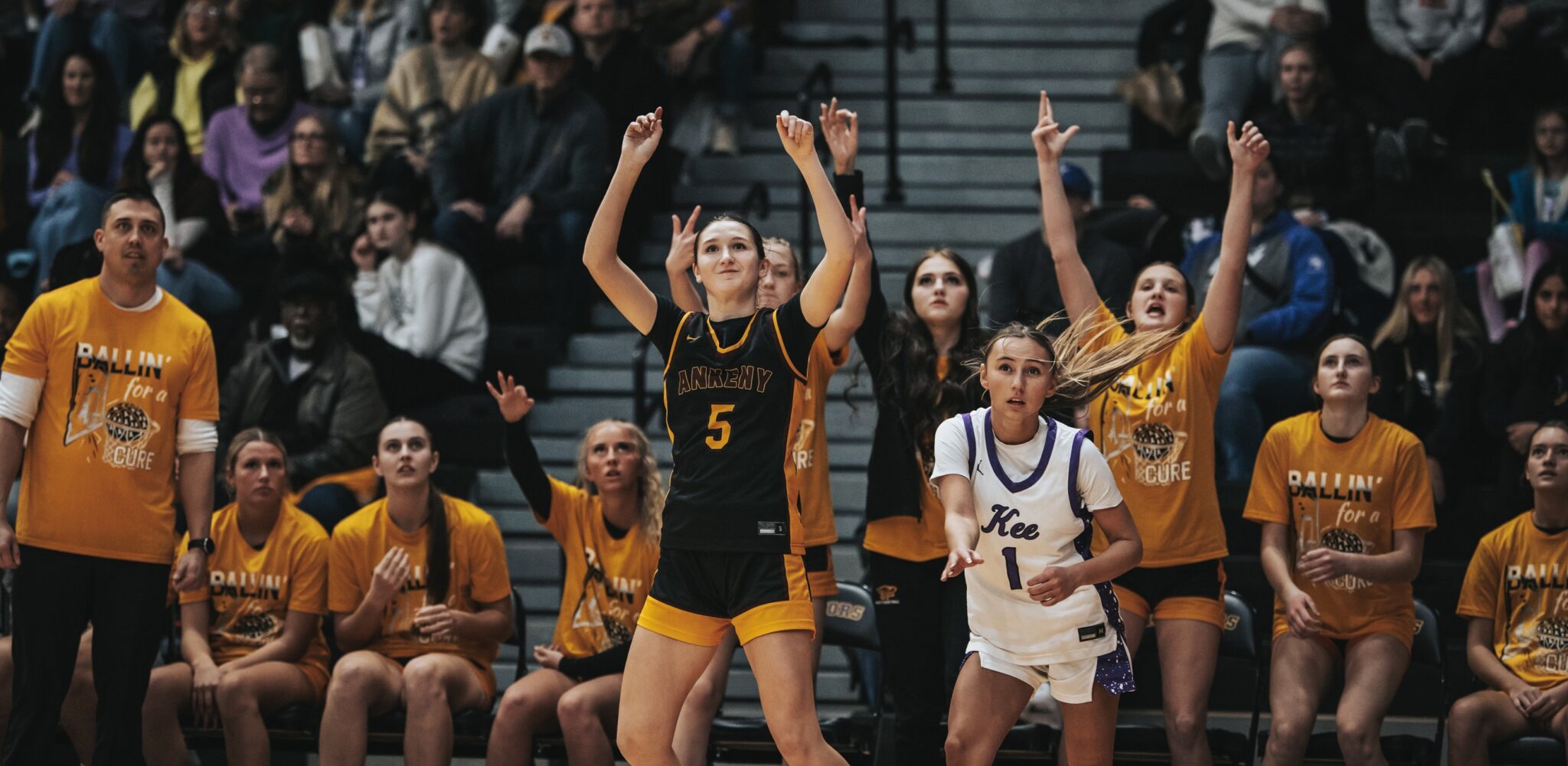 ‘She was all over the court’: Williams scores 27, leads Hawkettes past ...